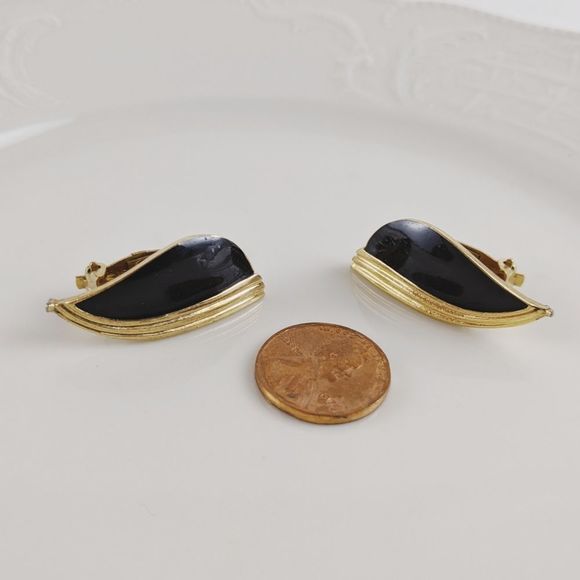 Butler | Jewelry | Vintagebutlerblack Enamel Gold Tone Clip Earring ...